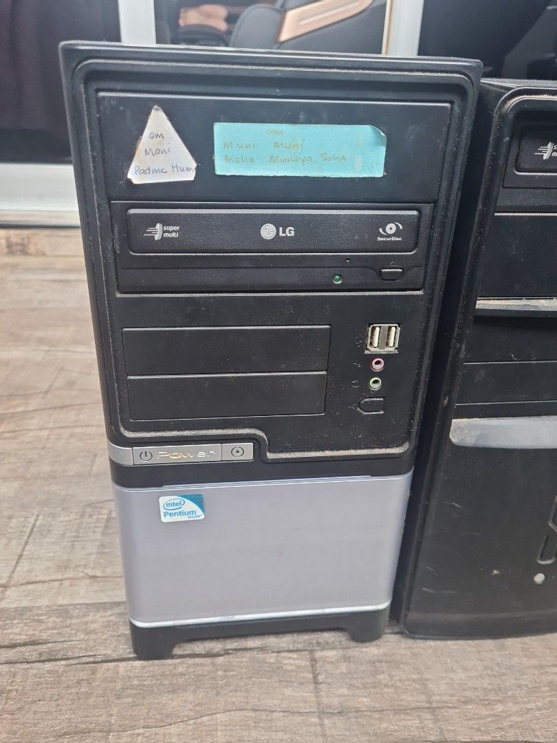 Old computers selling at $20., Computers & Tech, Desktops on Carousell