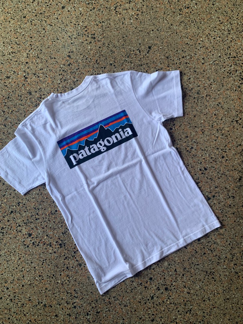 Patagonia original, Fesyen Pria, Pakaian , Atasan di Carousell