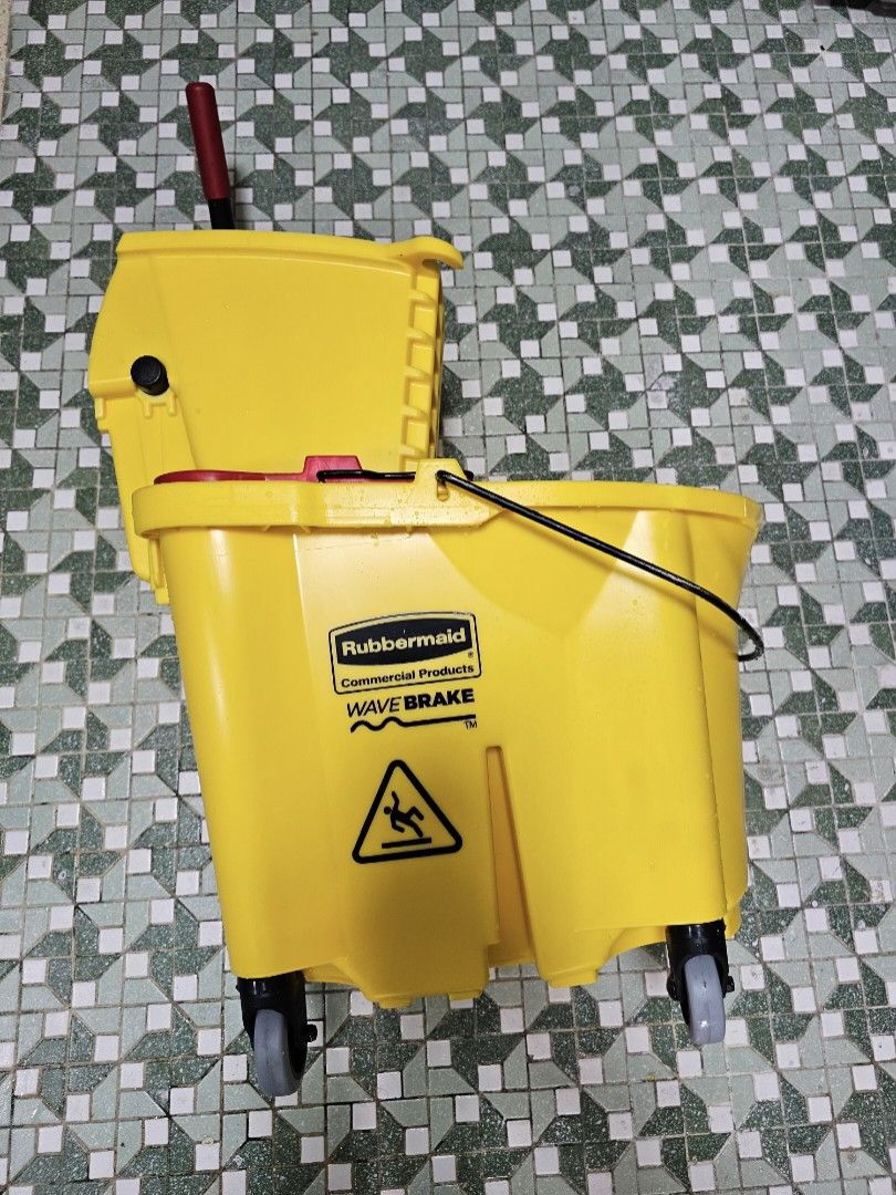 Rubbermaid Wavebrake bucket, Furniture & Home Living, Cleaning ...
