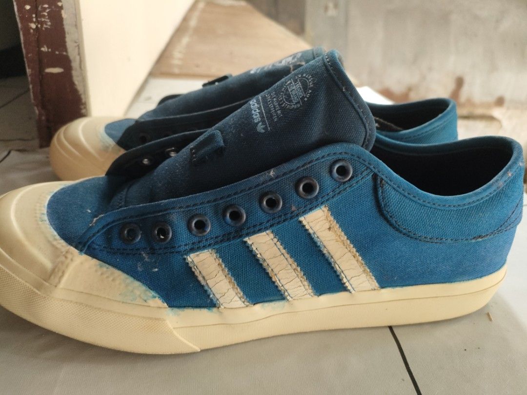 Sepatu Skate Adidas La Marque Aux Size 44, Fesyen Pria, Sepatu ...