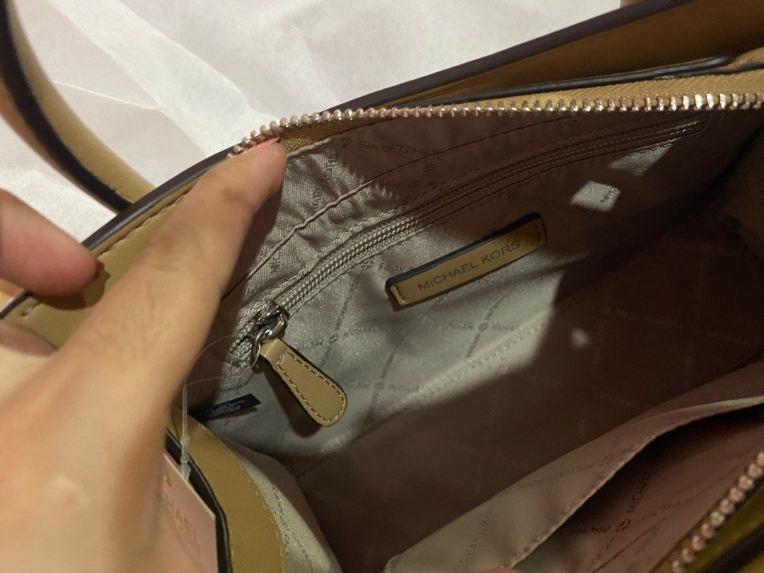 Tas MK original gabby small satchel, Barang Mewah, Tas & Dompet di Carousell