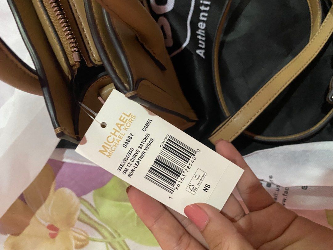 Tas MK original gabby small satchel, Barang Mewah, Tas & Dompet di Carousell