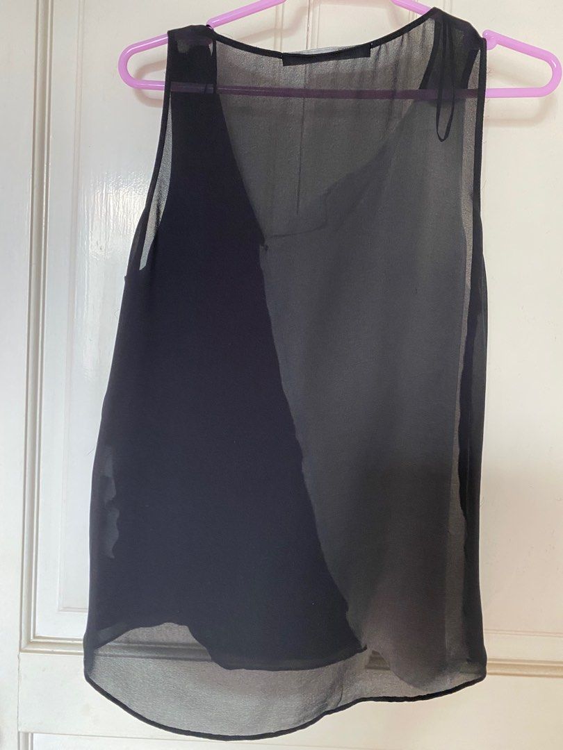 V-cut top, Women's Fashion, Tops, Sleeveless on Carousell