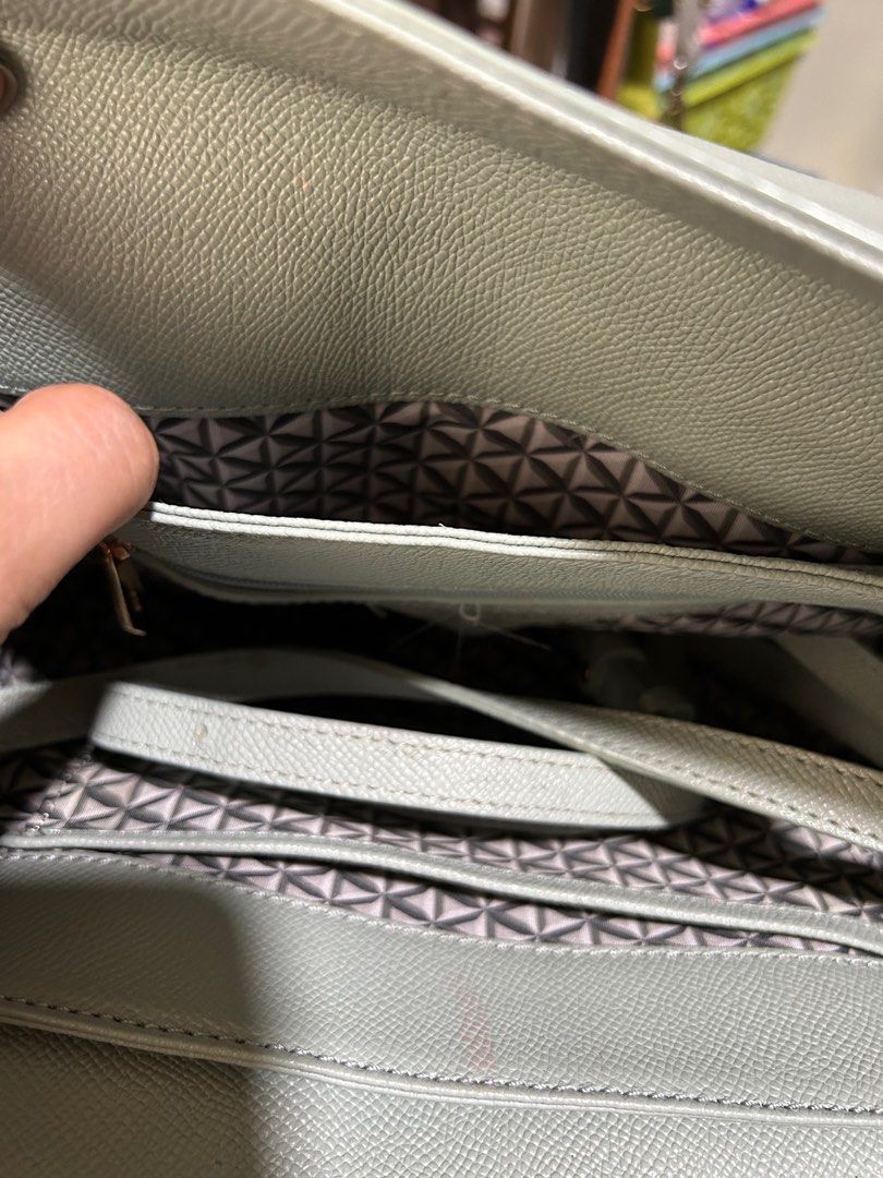 Vincis by Vincis Bench 2way bag on Carousell