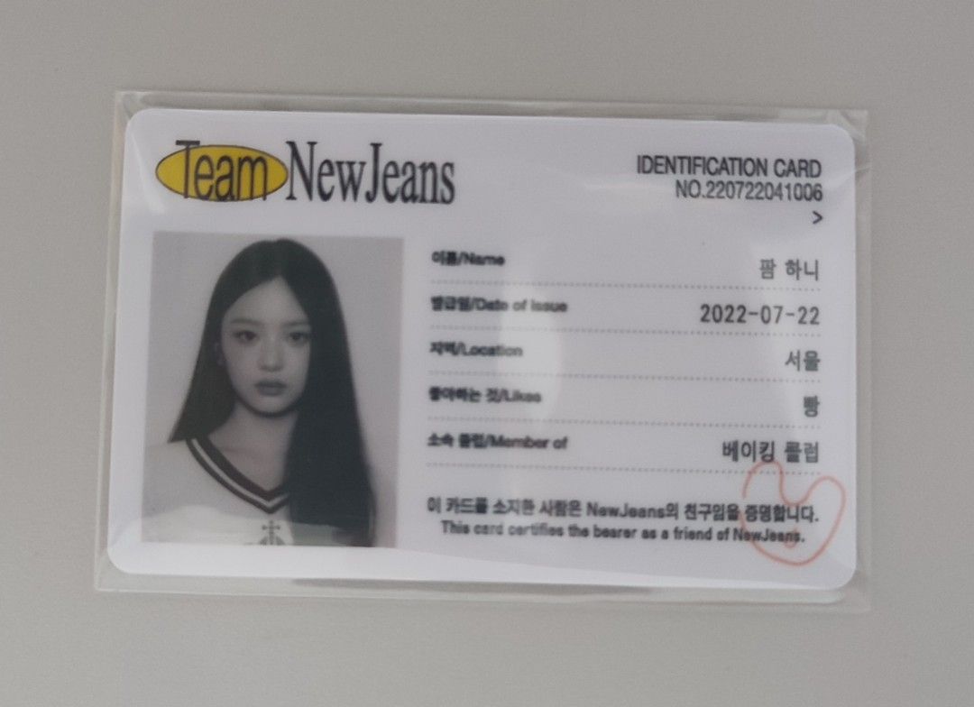 [WTS]Newjeans bluebook Hanni ver. Id card, Hobbies & Toys, Memorabilia ...