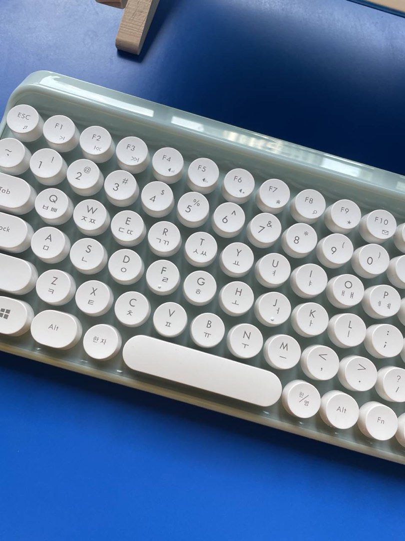 Actto Retro Wireless Keyboard, Computers & Tech, Parts & Accessories, Computer Keyboard on Carousell