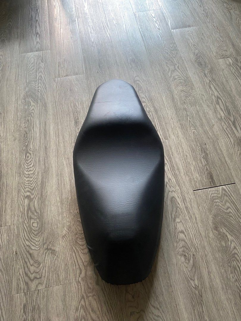 aerox stock seat, Motorcycles, Motorcycle Accessories on Carousell
