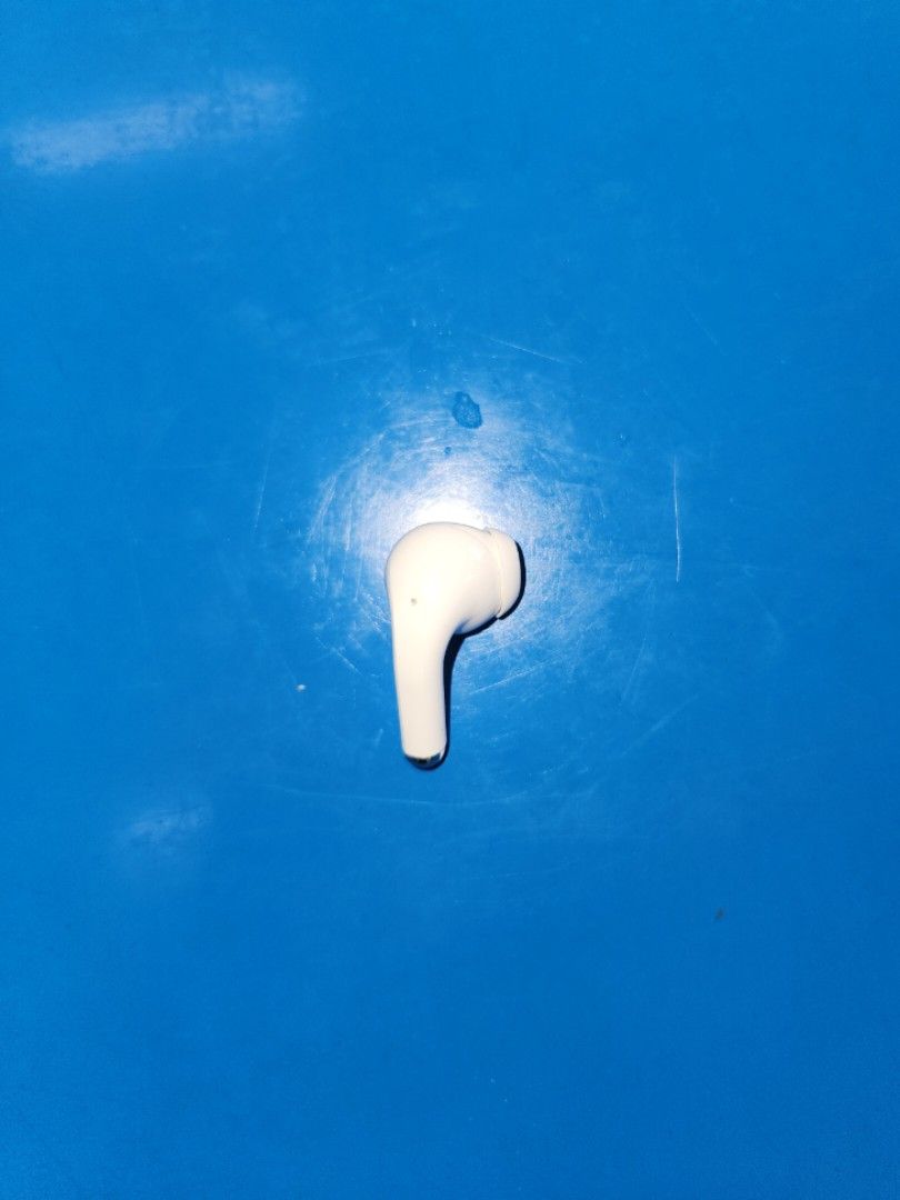 Airpod (right side), Mobile Phones & Gadgets, Other Gadgets on Carousell