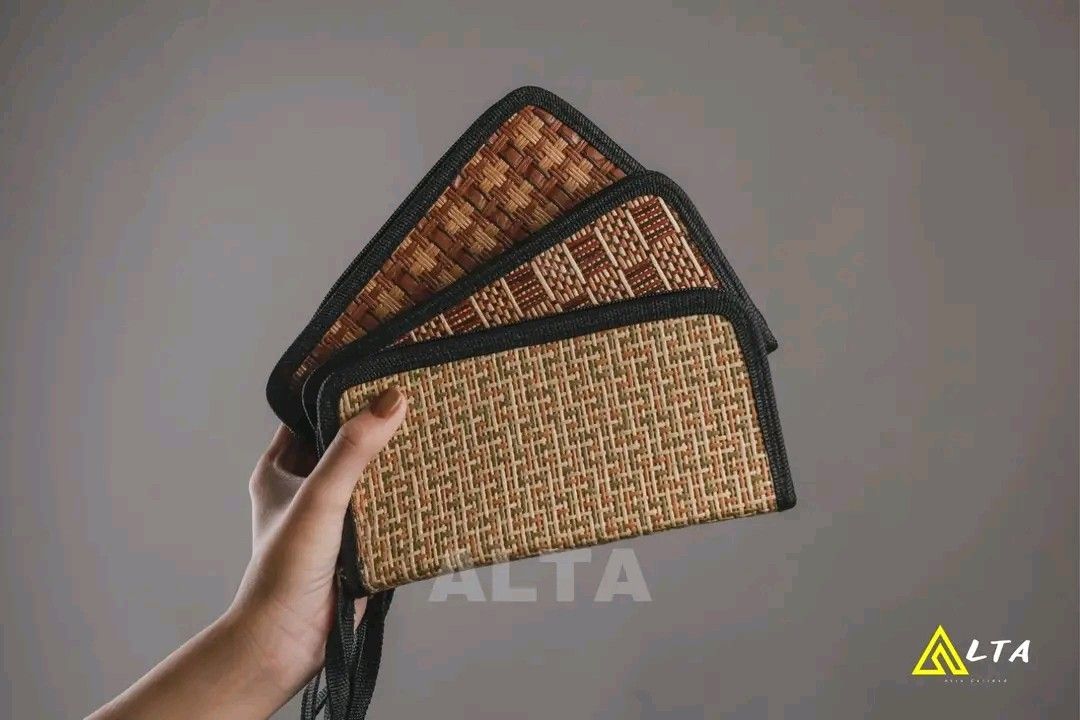 Banig wallet, Women's Fashion, Bags & Wallets, Wallets & Card holders ...