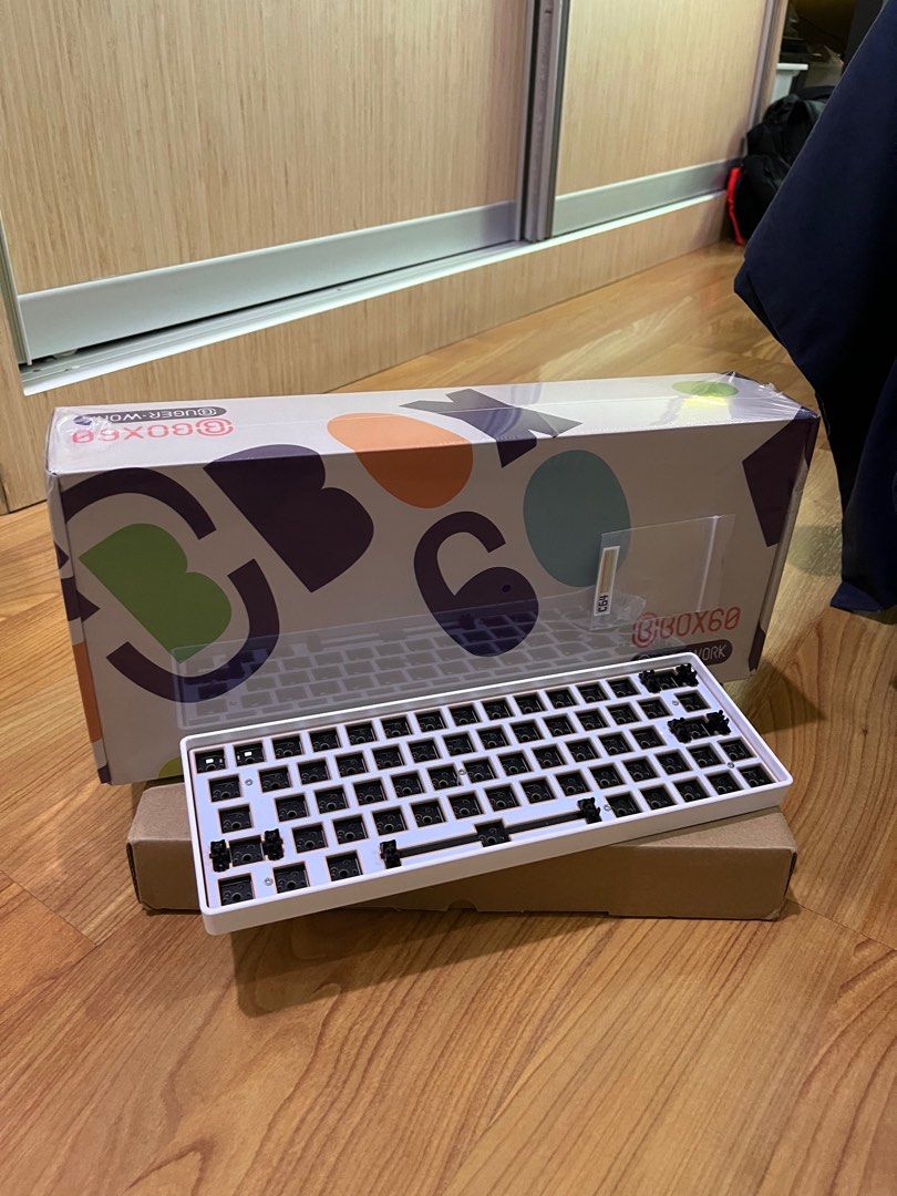 [BNIB] BBOX60 case + Mechanical Keyboard (Bluetooth, Hotswap, Foams ...