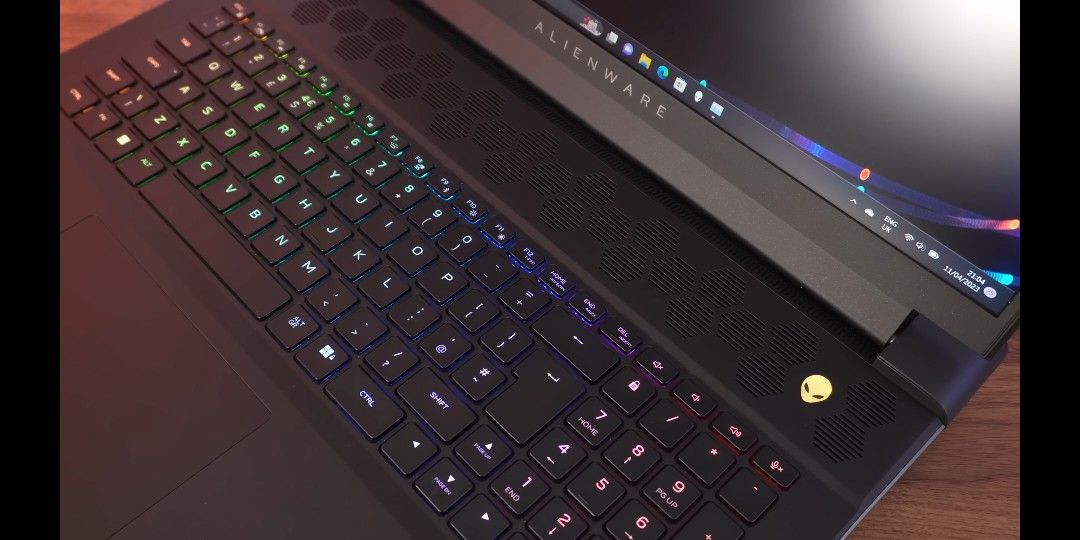 DELL ALIENWARE M18 R1 i9-13900HX 32GB RAM 1TB SSD RTX 4090 16GB QHD+ ...