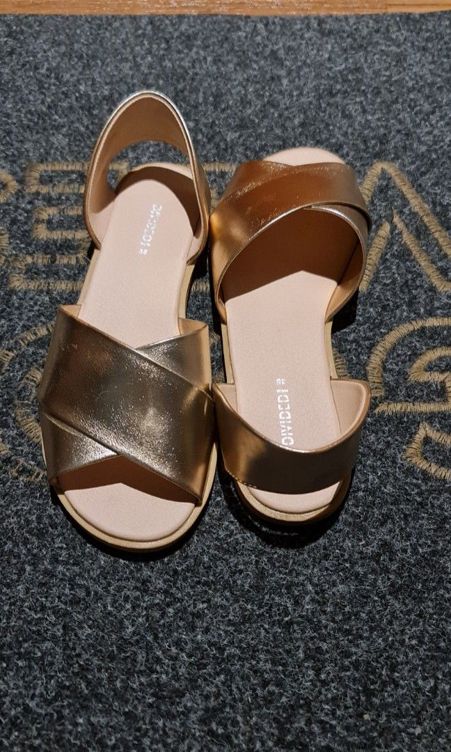 Gold Sandals, Women's Fashion, Footwear, Sandals on Carousell