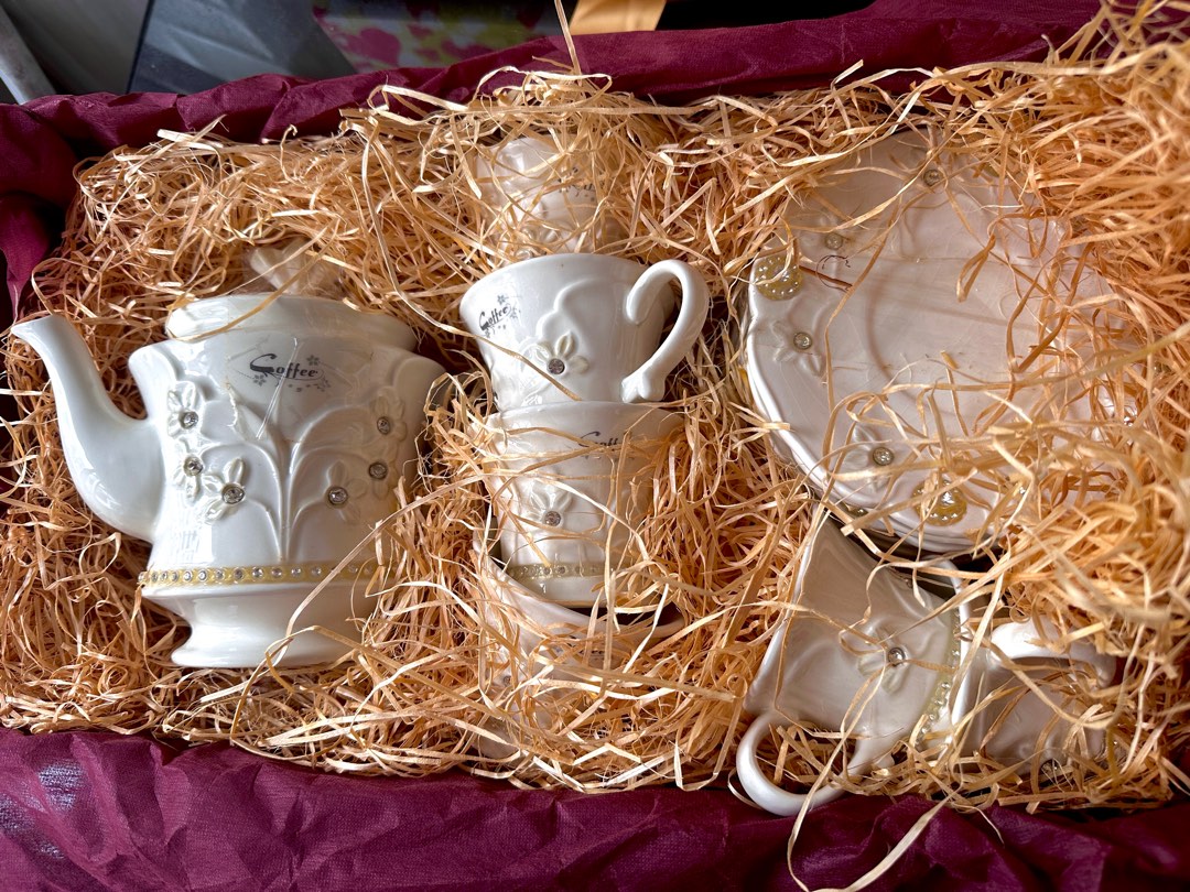Elegant Diamond Tea Set, Furniture & Home Living, Kitchenware ...