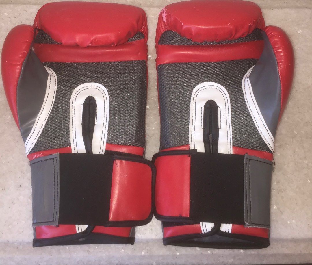 Everlast Red Pro Style Boxing Gloves 14 oz size on Carousell