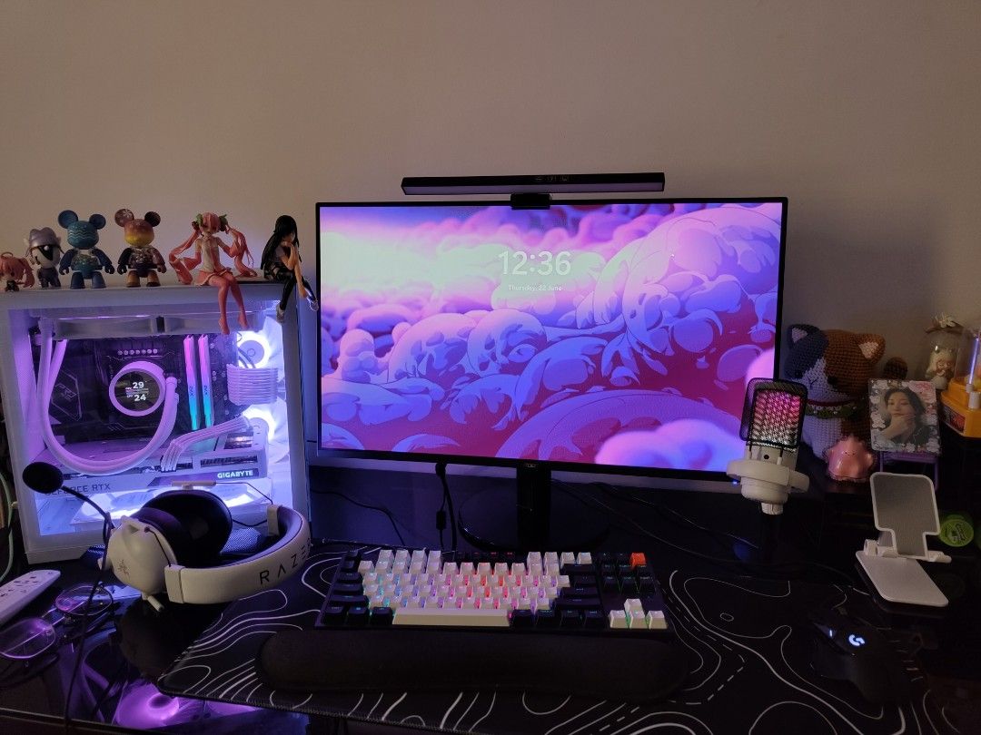 White Gaming PC and Moniter Setup, Computers & Tech, Desktops on Carousell