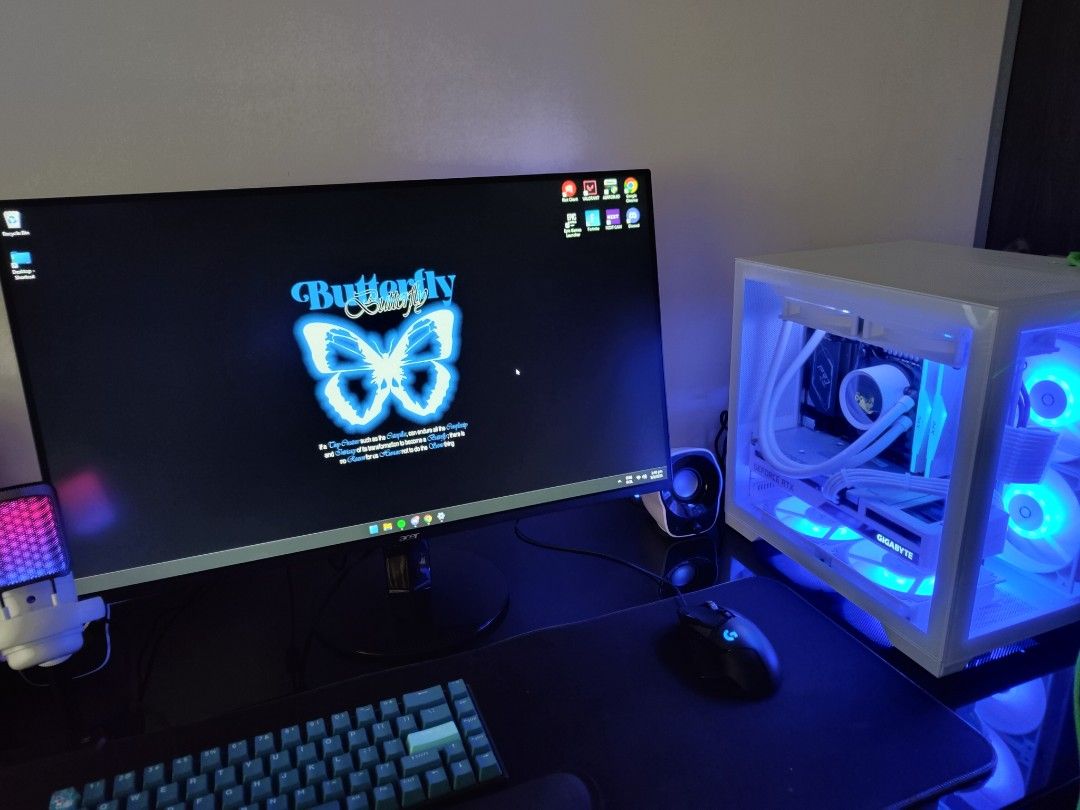 White Gaming PC and Moniter Setup, Computers & Tech, Desktops on Carousell