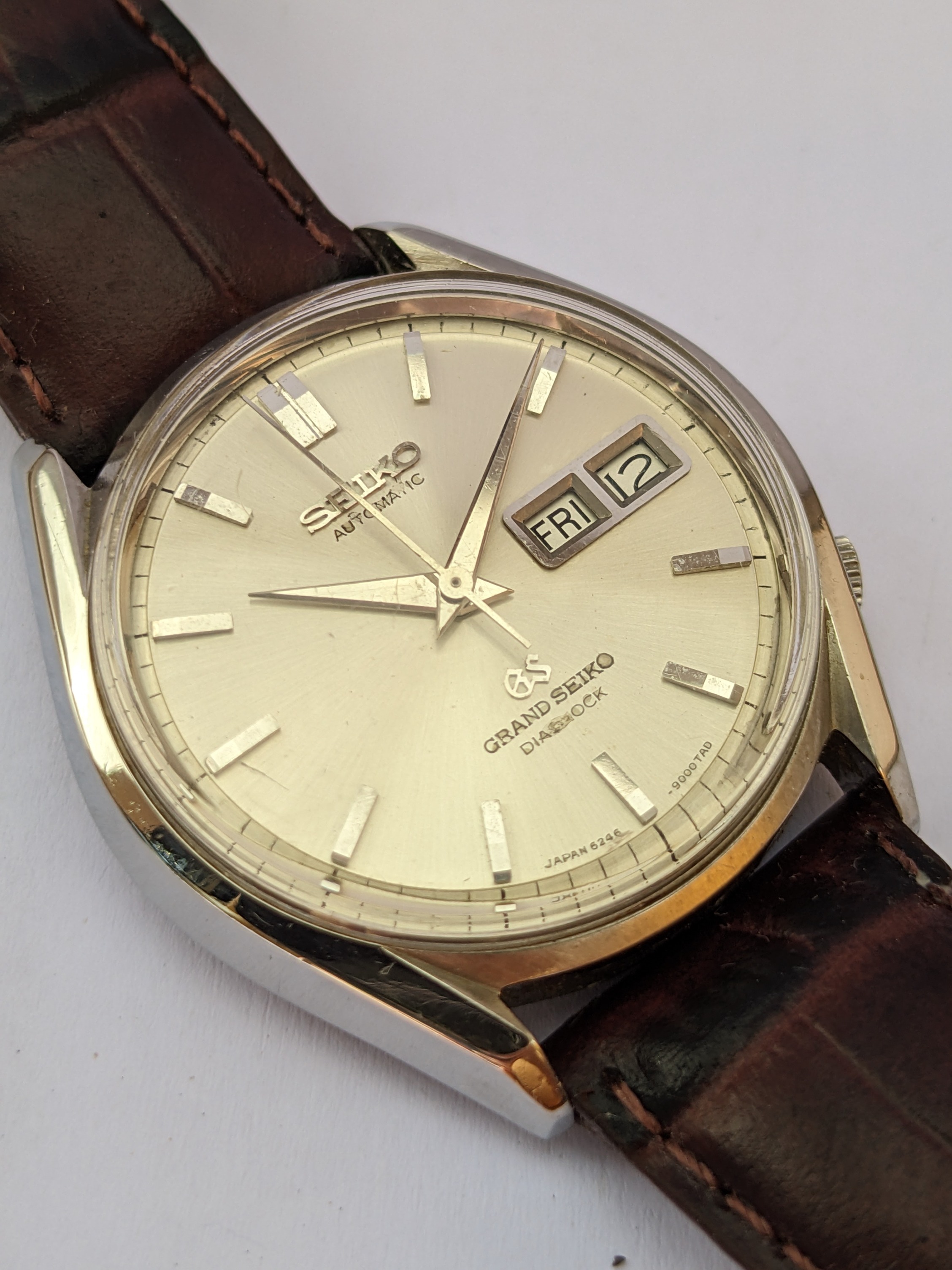Grand Seiko 6246 9001 Day-date GS Medallion, Luxury, Watches on Carousell