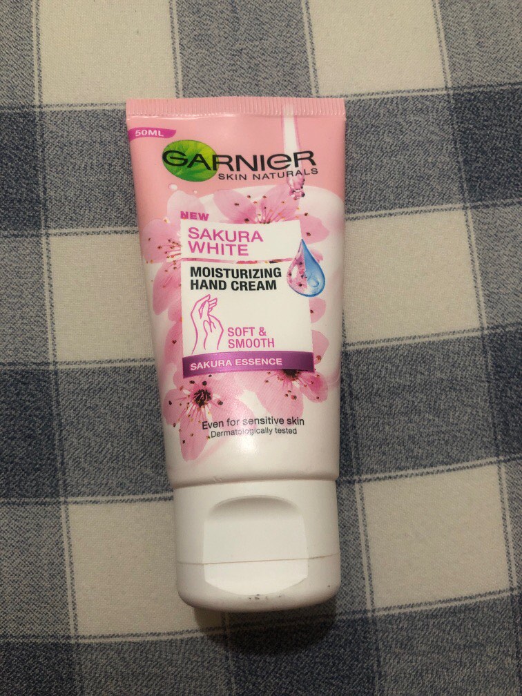 Hand Cream Garnier Sakura White, Kesehatan & Kecantikan, Kulit, Sabun ...