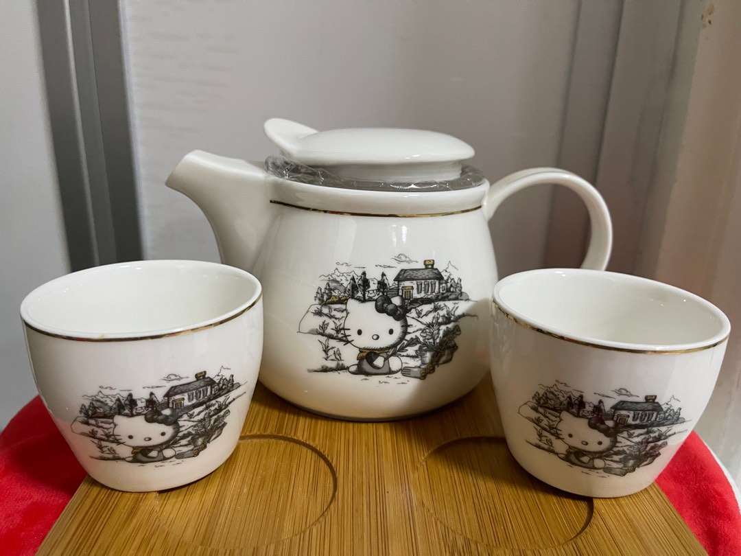 Hello Kitty Tea set, Furniture & Home Living, Kitchenware & Tableware ...
