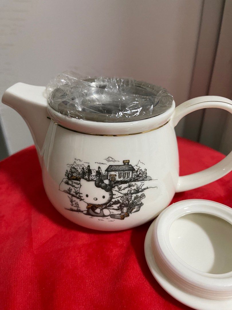 Hello Kitty Tea set, Furniture & Home Living, Kitchenware & Tableware ...