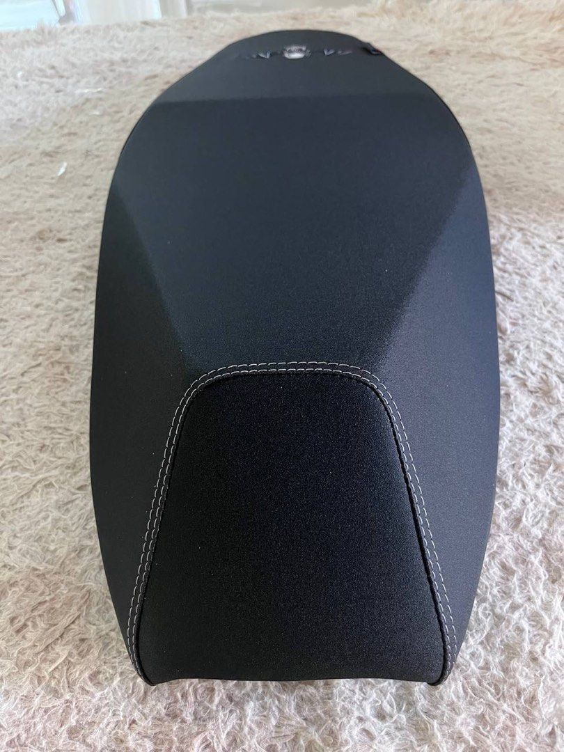 Honda Pcx 150 racing seat. Custom embroidery (lowered), Motorcycles ...
