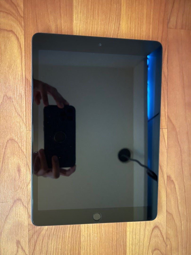 Ipad 8th generation, Mobile Phones & Gadgets, Tablets, iPad on Carousell