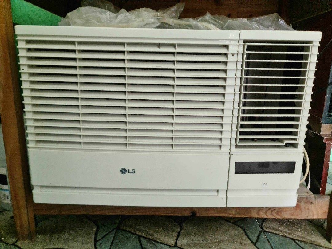 LG 2HP window type aircon, TV & Home Appliances, Air Conditioning and ...
