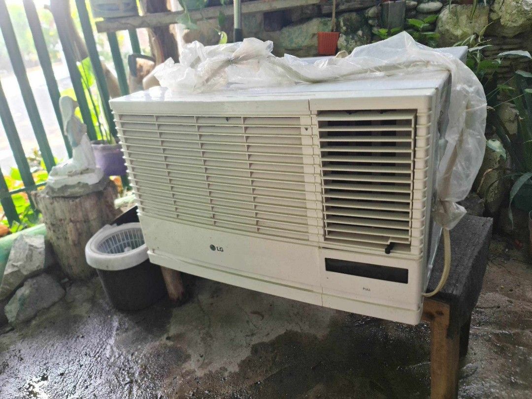 LG 2HP window type aircon, TV & Home Appliances, Air Conditioning and ...