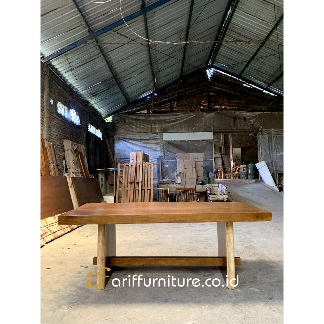 Meja Makan Trembesi Suar Wood Solid, Perabotan Rumah di Carousell