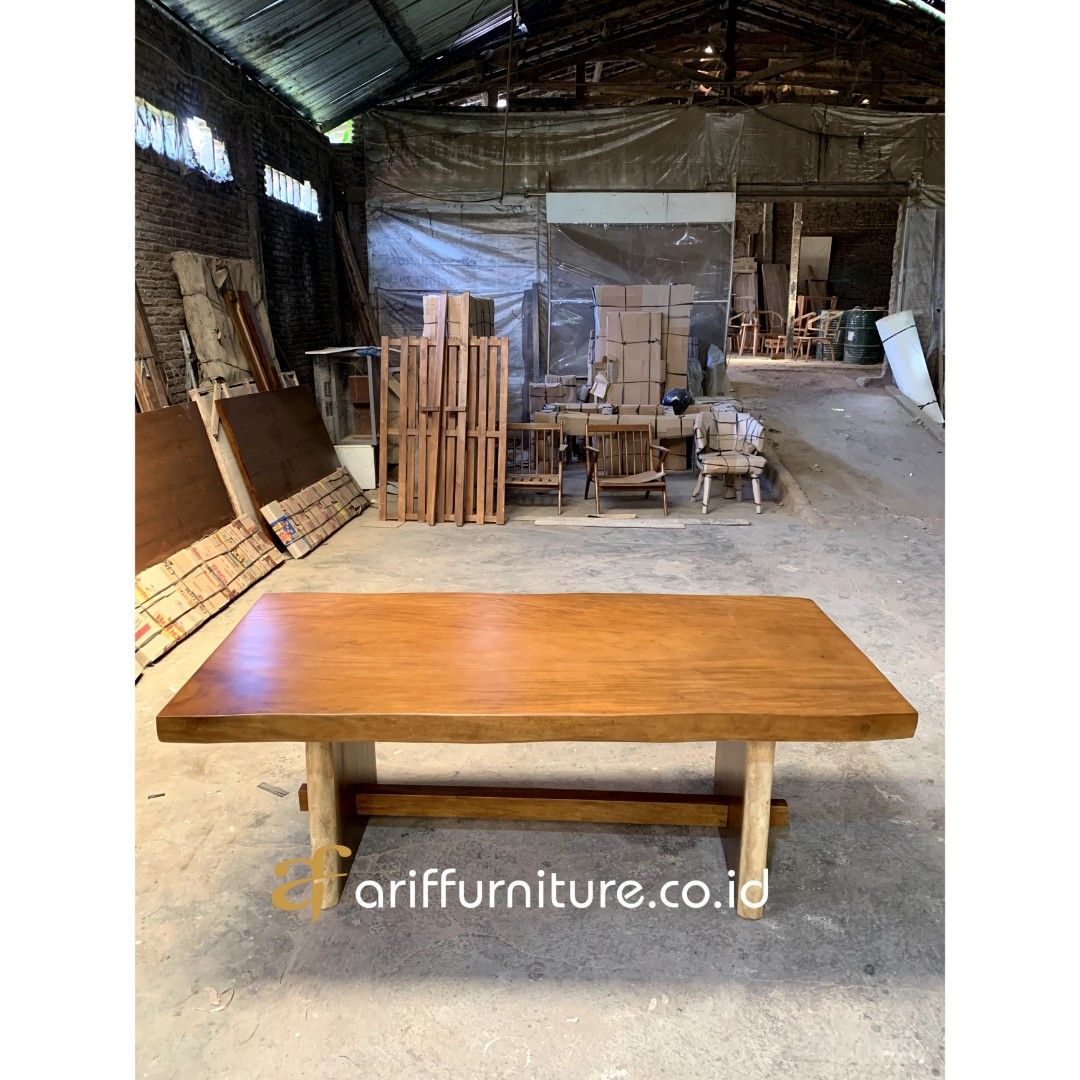 Meja Makan Trembesi Suar Wood Solid, Perabotan Rumah di Carousell