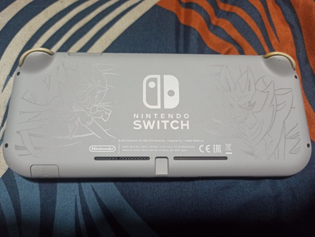 Nintendo Switch Sword & Shield edition, Video Gaming, Video Game ...