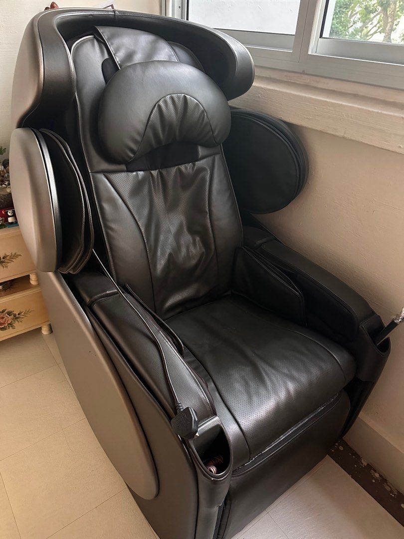 OSIM La Divine Massage Chair, Health & Nutrition, Massage Devices on ...