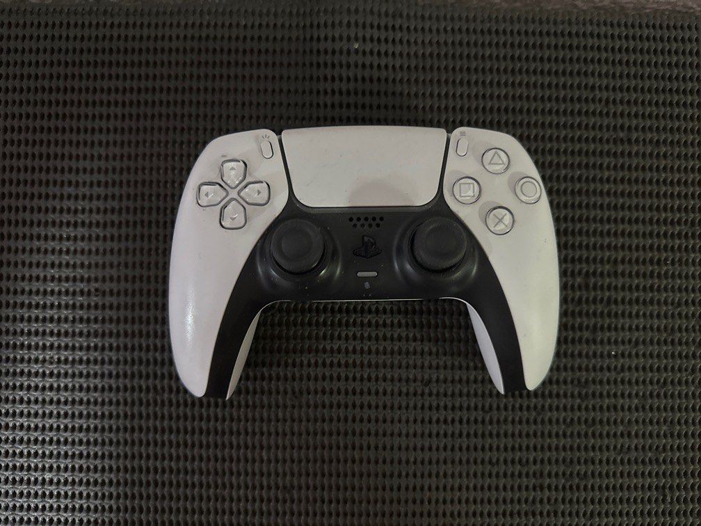 PS5 White Controller very lightly used!, Video Gaming, Gaming ...