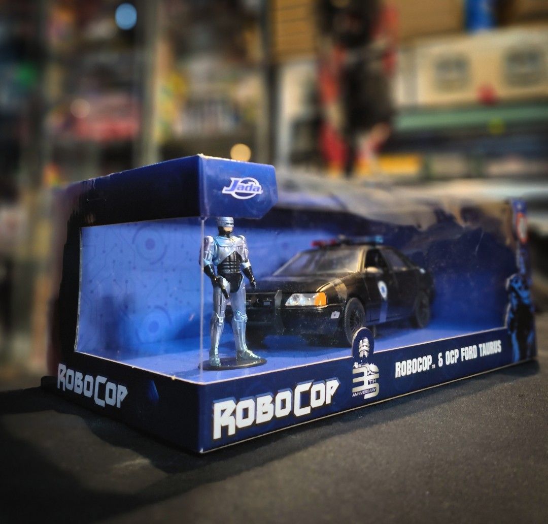 Robocop 35th Anniversary 1:24 OCP Ford Taurus !, Hobbies & Toys, Toys ...