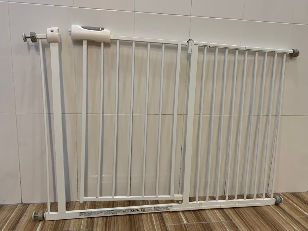 Safety gate for staircase, Babies & Kids, Infant Playtime on Carousell