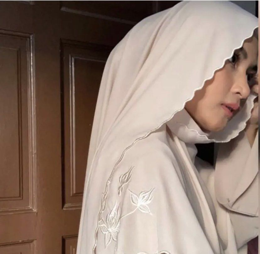 Shawl Sulam (Malty color), Women's Fashion, Muslimah Fashion, Hijabs on ...