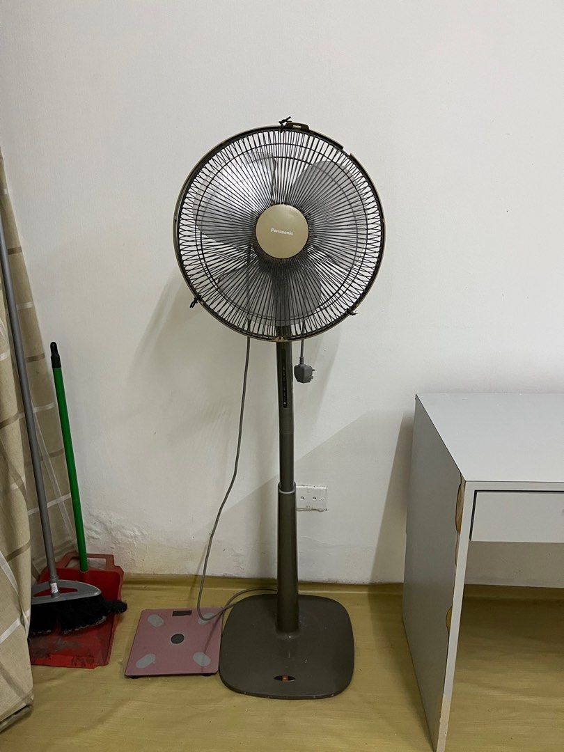 Standing Fan, Hobbies & Toys, Memorabilia & Collectibles, Fan ...