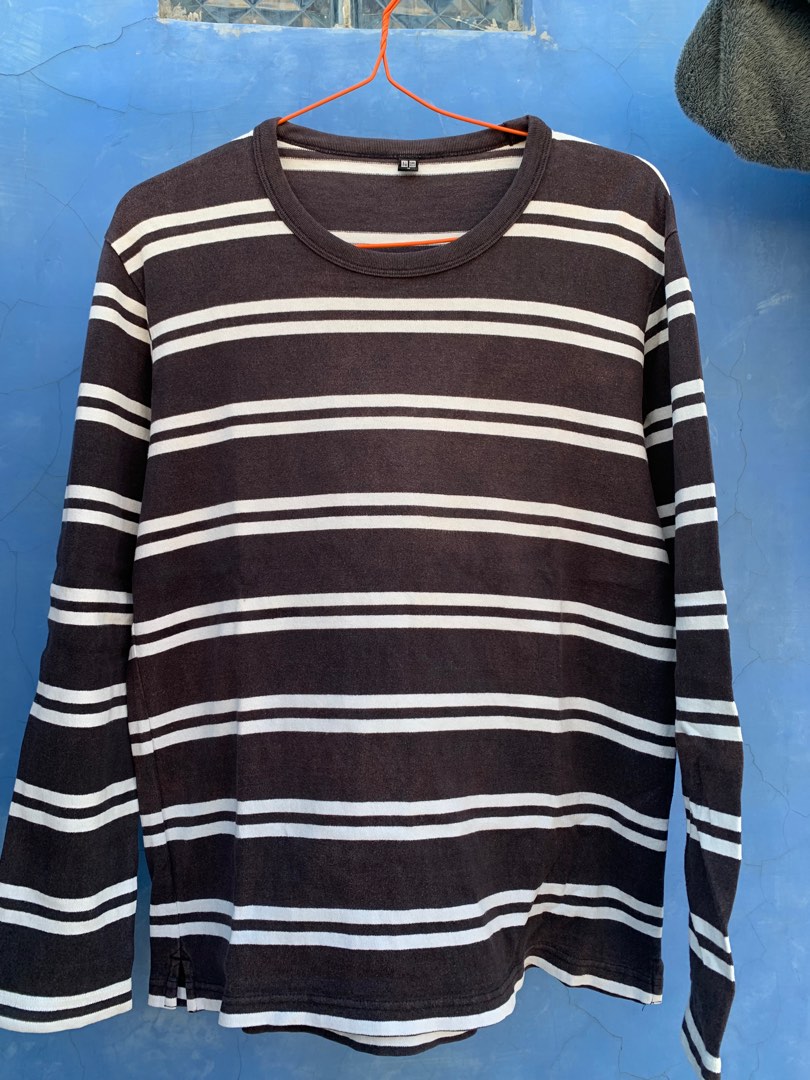 Tshirt garis uniqlo, Fesyen Pria, Pakaian , Atasan di Carousell