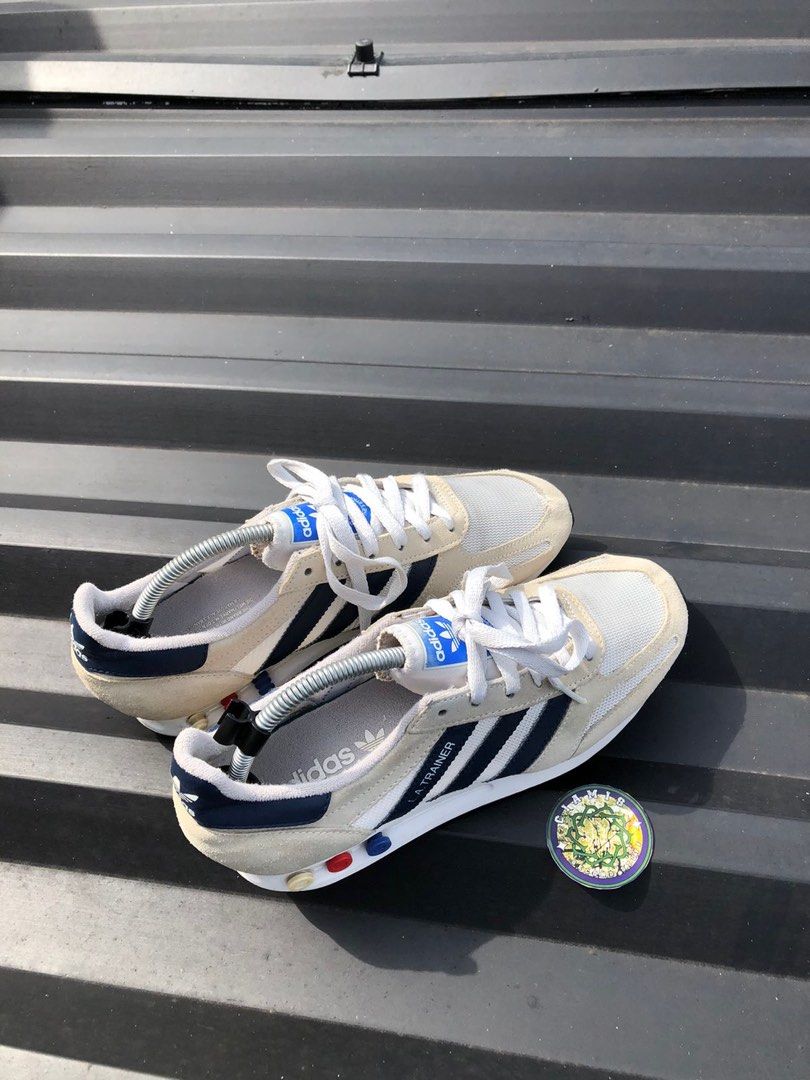 Adidas LA trainers, Fesyen Pria, Sepatu , Lainnya di Carousell