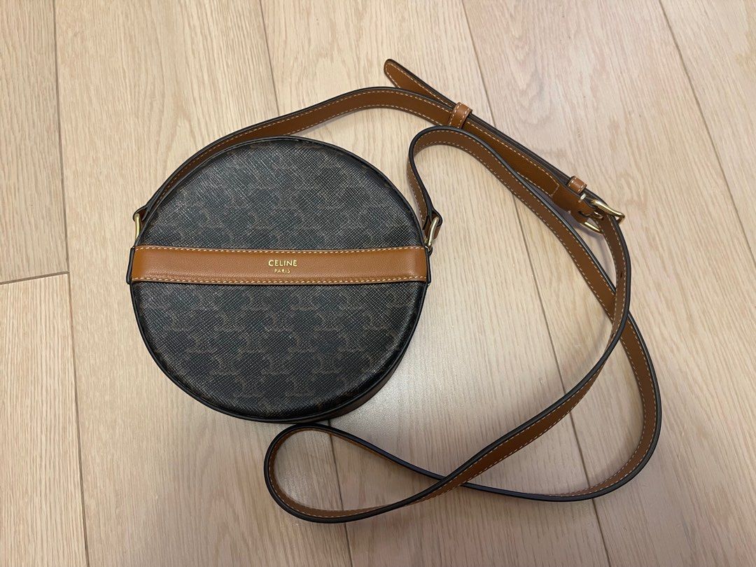 Celine ROUND PURSE ON STRAP, 名牌, 手袋及銀包 - Carousell