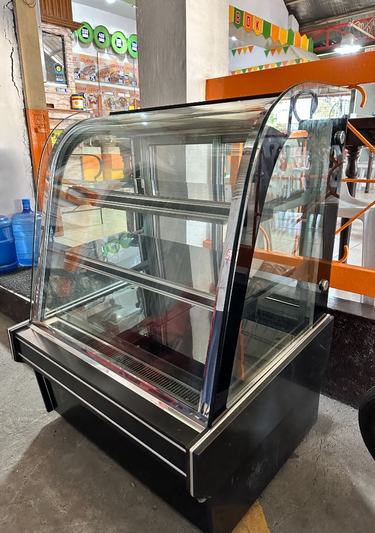 CHEEPUCK 3'3 LAYER CAKE DISPLAY CHILLER on Carousell
