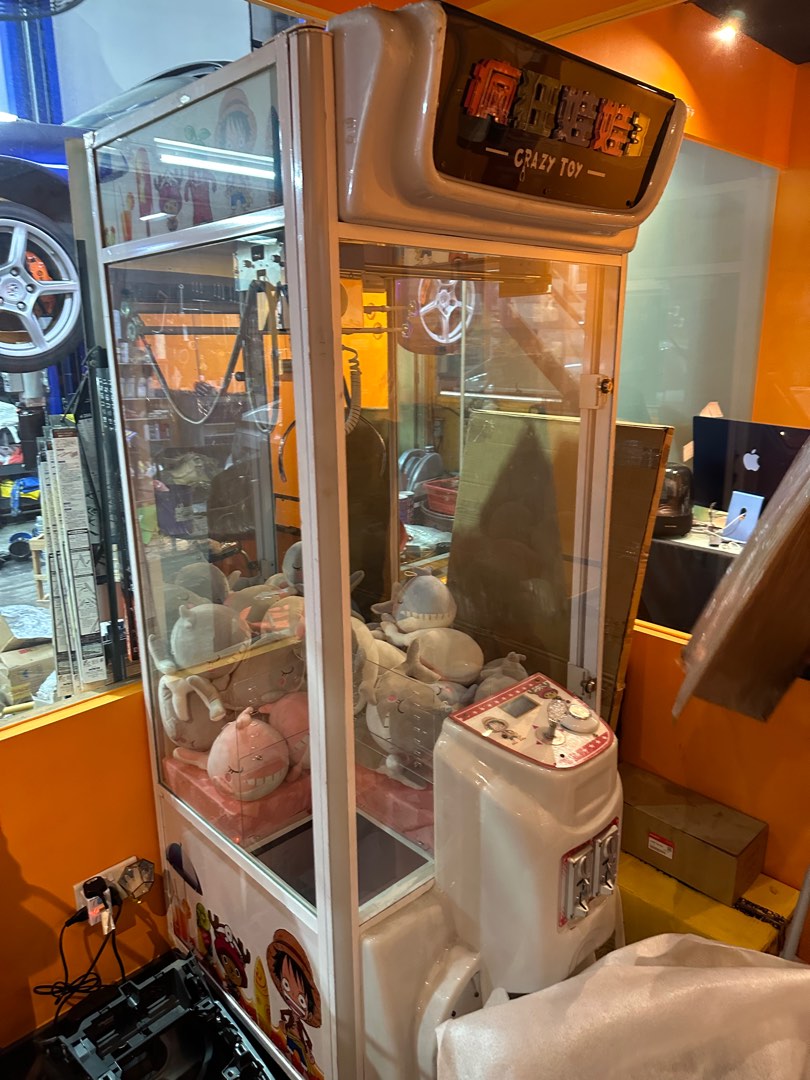 Claw machine, Hobbies & Toys, Toys & Games on Carousell