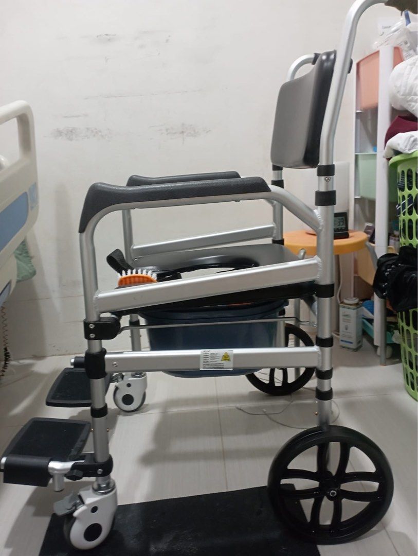 Commode with wheels (New), Health & Nutrition, Assistive & Rehabilatory ...