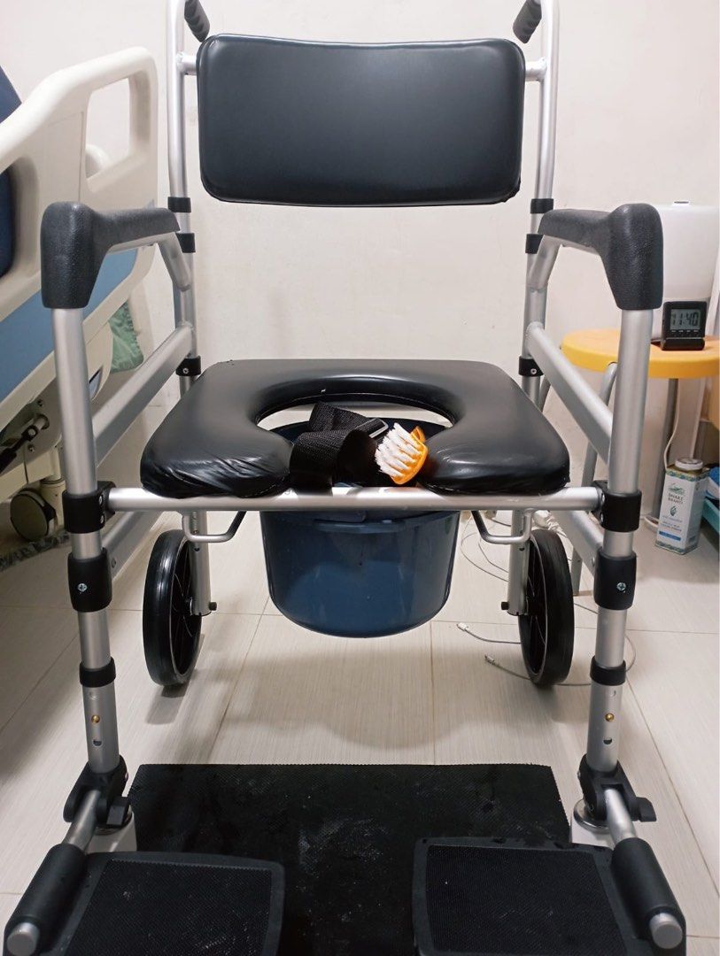 Commode with wheels (New), Health & Nutrition, Assistive & Rehabilatory ...