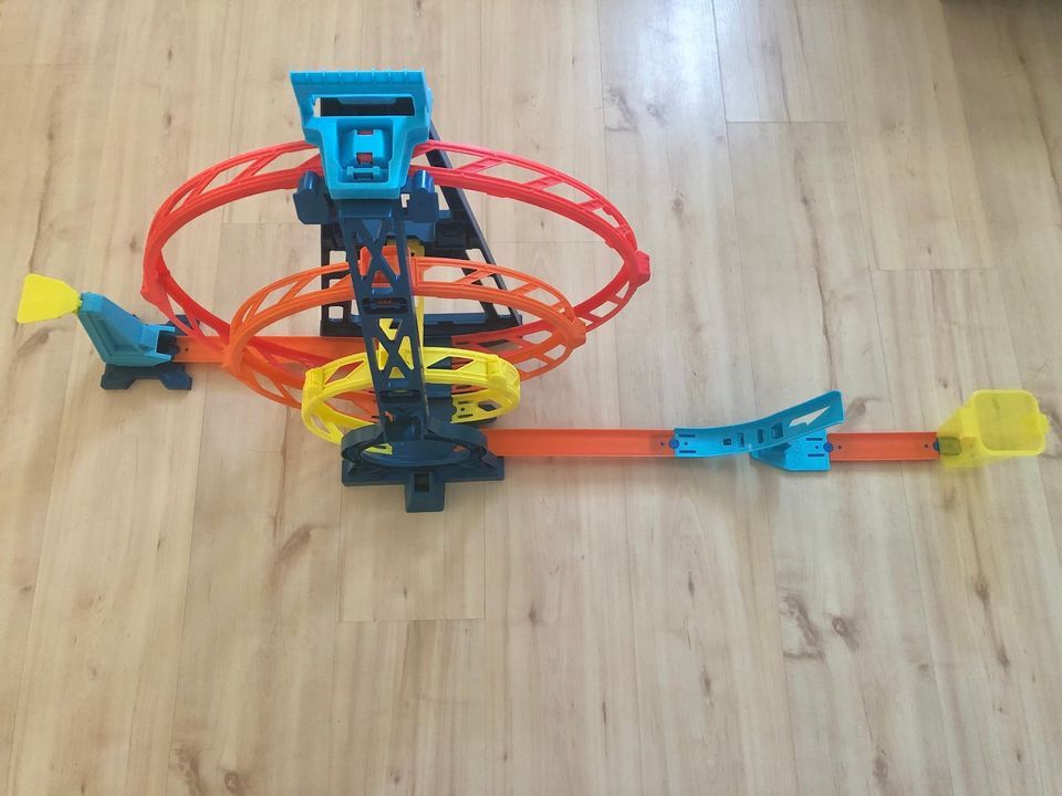 Hot Wheels Triple Loop Kit track builder unlimited on Carousell