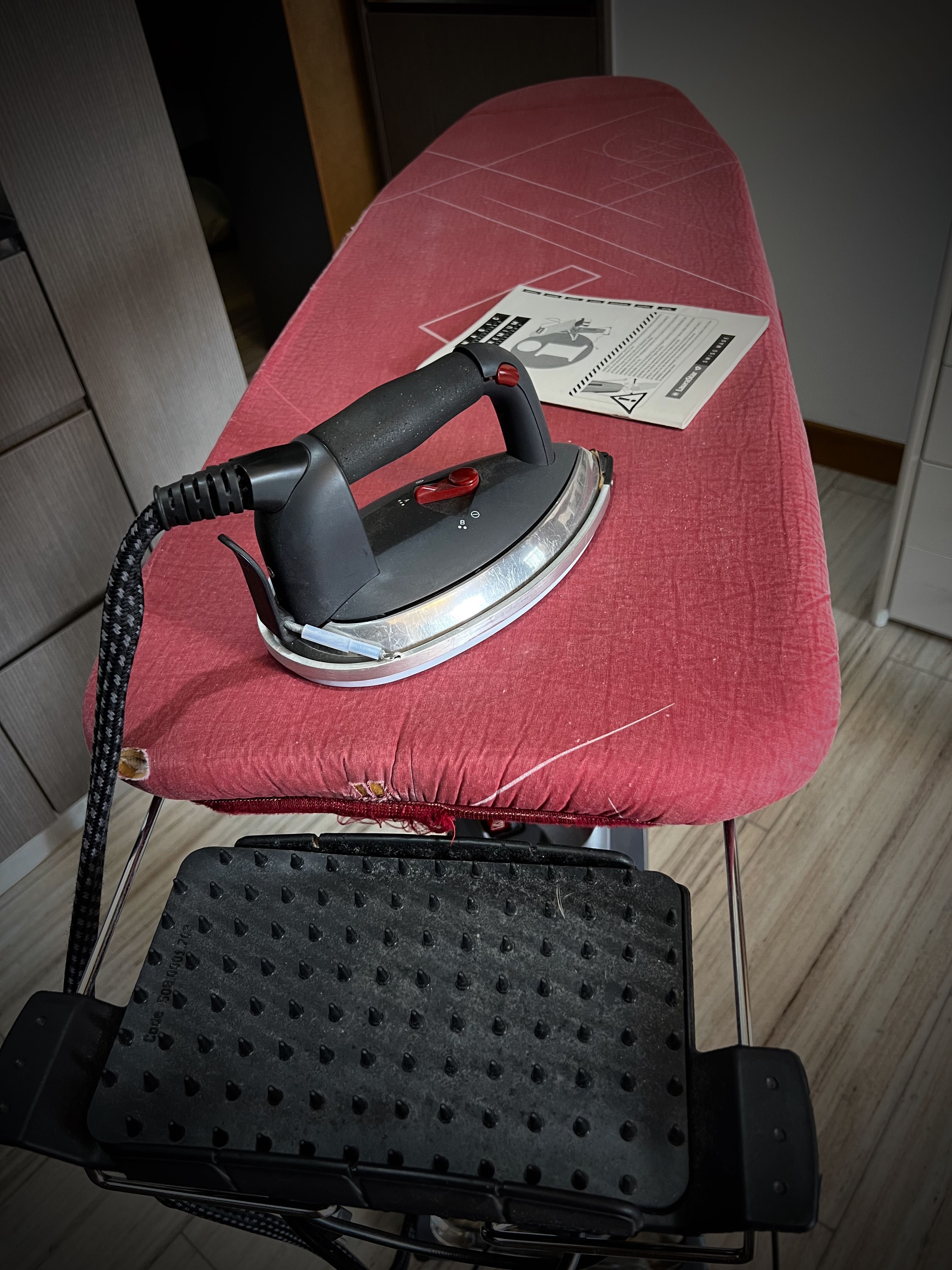 LAURASTAR Iron *swiss made* with Steam Iron and Ironing Board , TV ...