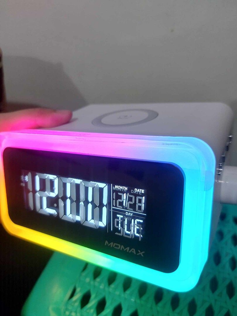 Momax QClock 2 Bluetooth Speaker, LCD Digital Alarm Clock and Wireless ...