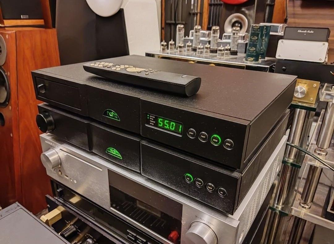 Naim Audio system (CD5i cd player, Nait 5i amplifier, Intro 2 speakers ...