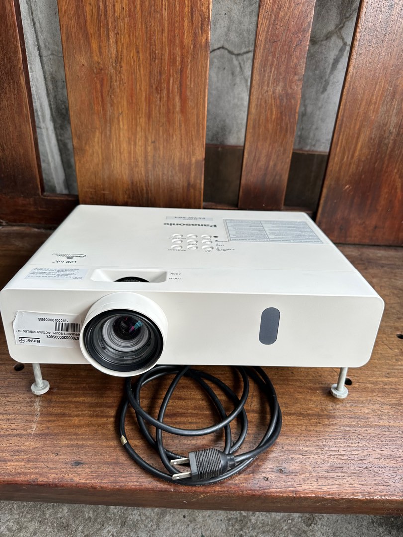 PANASONIC PROJECTOR 4,200 LUMENS HEAVY DUTY SUPER BRIGHT DISPLy, TV ...