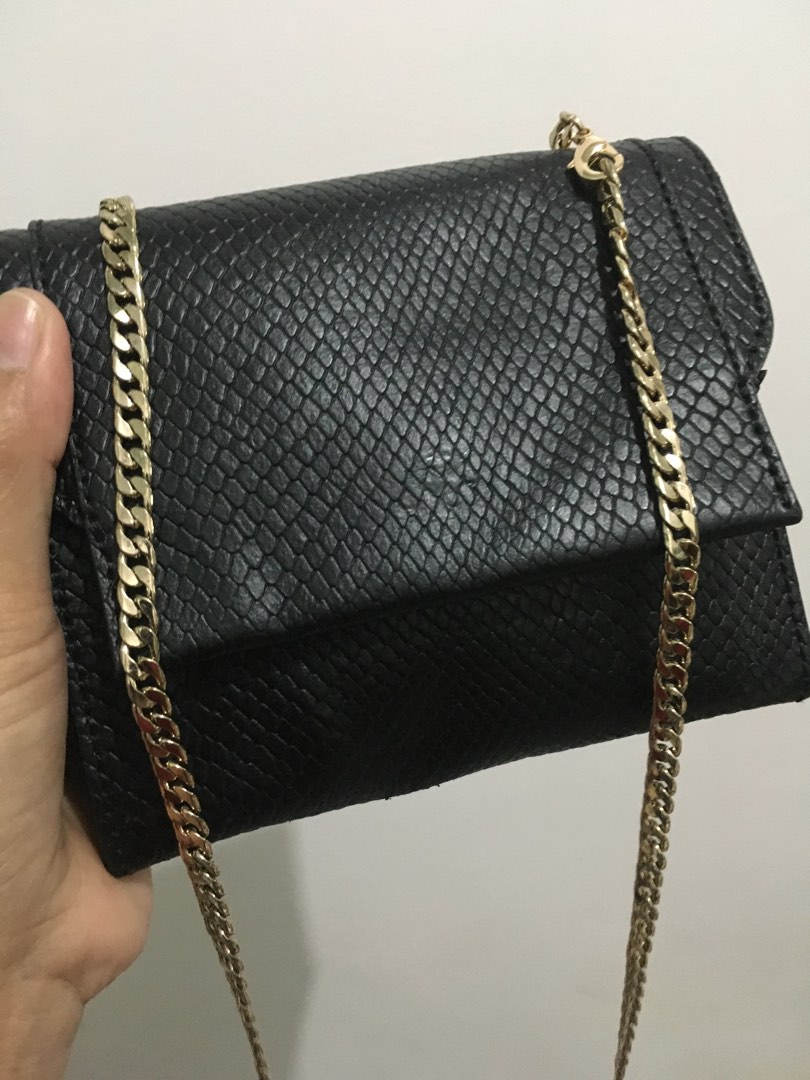 Preloved Andiata Chain Sling Bag on Carousell